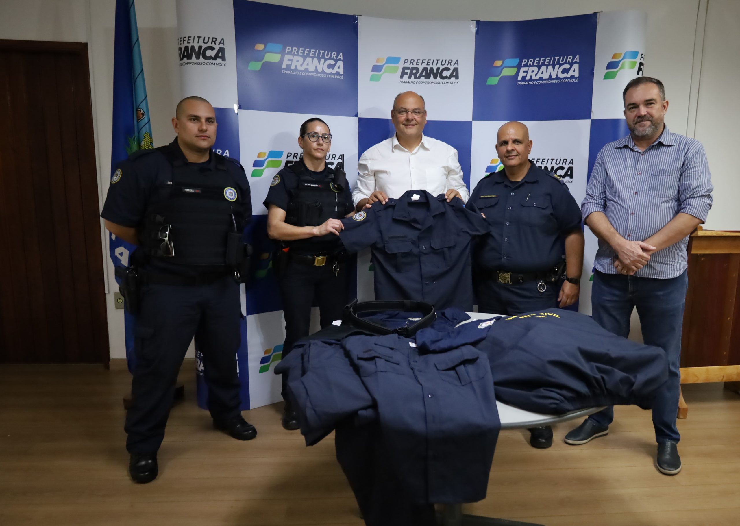 Jornal da Franca - Prefeitura de Franca entrega novos uniformes à ...